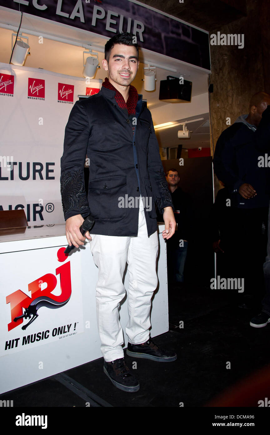 Joe Jonas promotes his new album, 'Fastlife,' at Virgin Megastore ...