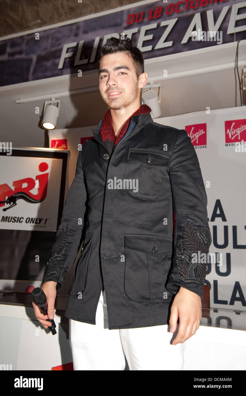 Joe Jonas promotes his new album, 'Fastlife,' at Virgin Megastore ...