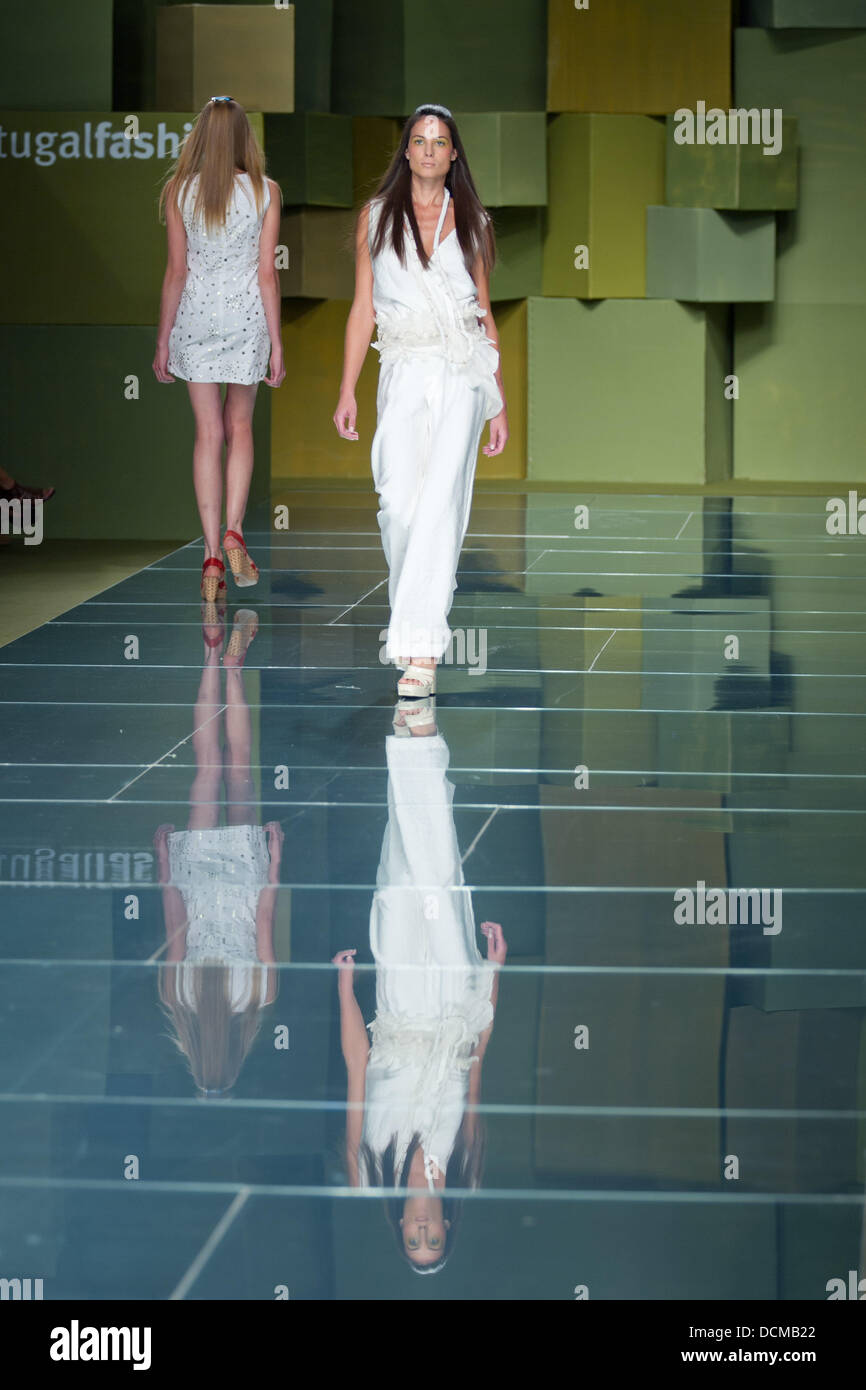 Model Portugal Fashion Week Spring Summer 2012 - Anabela Baldaque ...