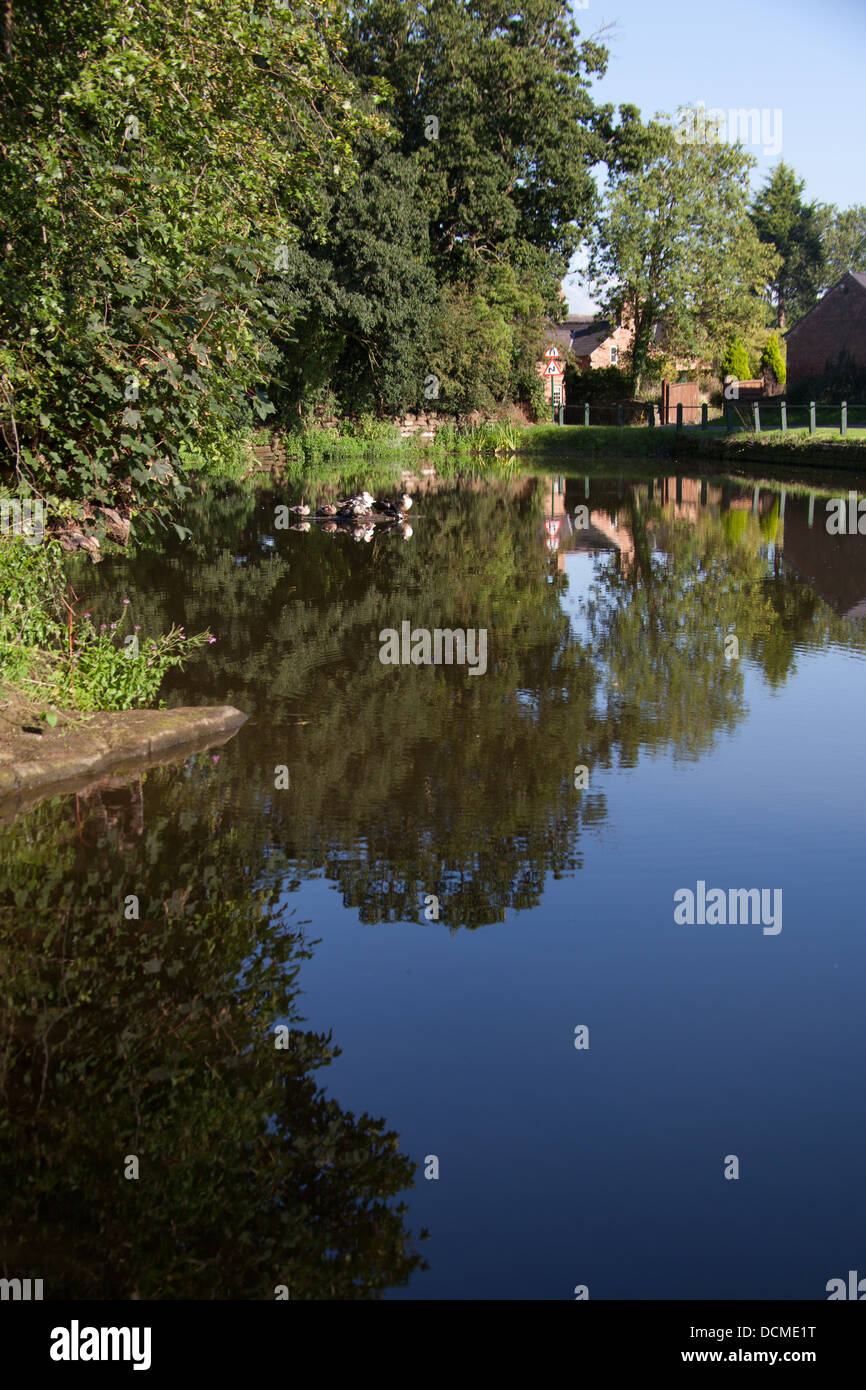 Village of Coddington, England. Picturesque summer view of Coddington ...