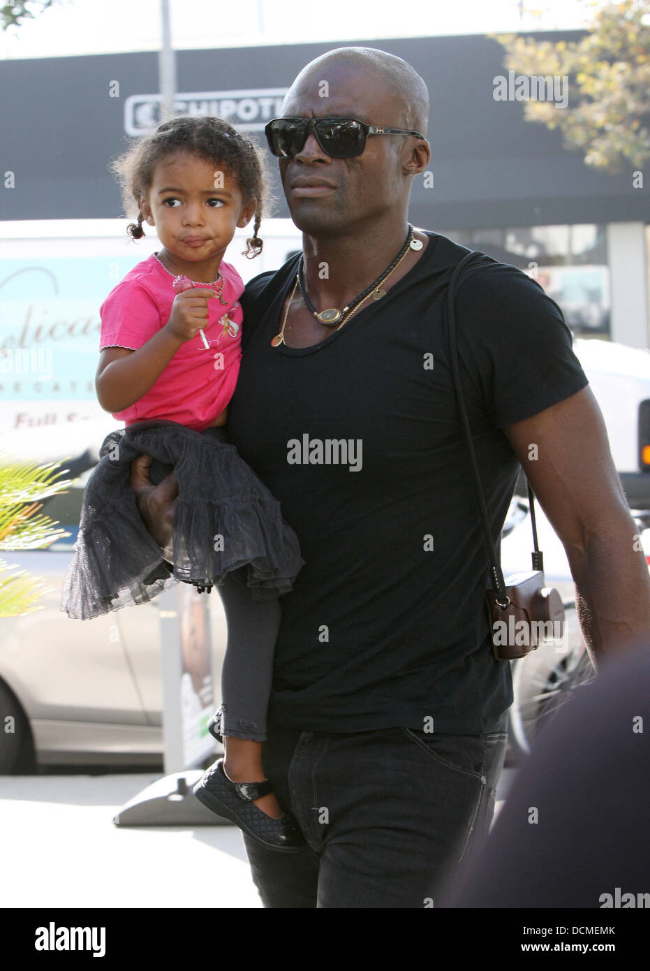 Seal and his daughter go for lunch with their children in Brentwood ...