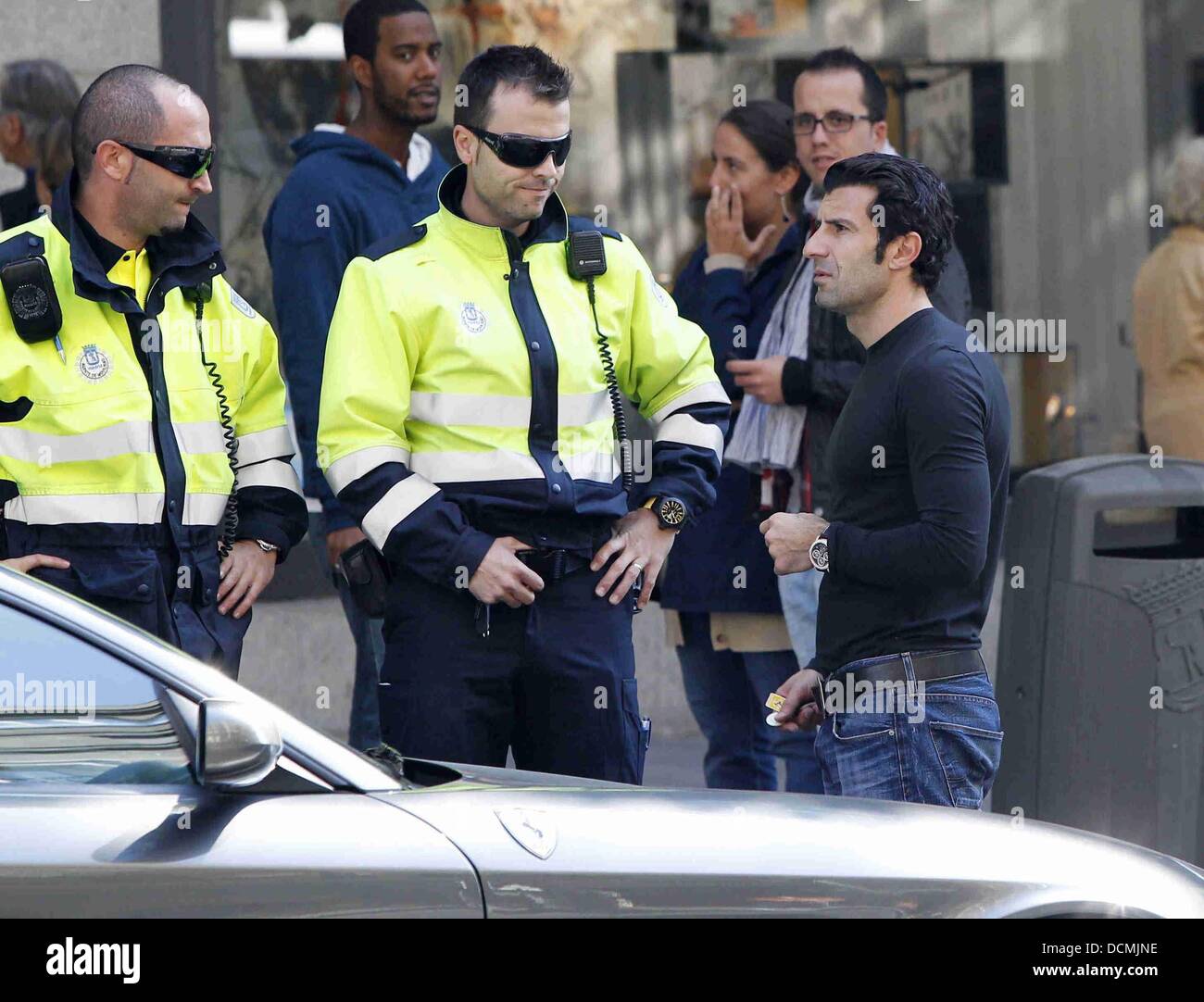 Luis Figo talks to police after receiving a parking fine Madrid, Spain ...