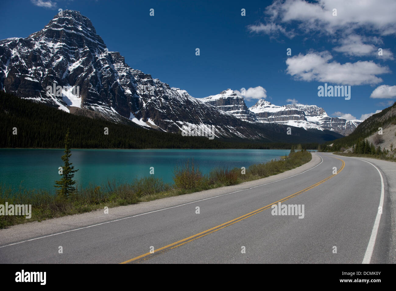 Curved road hi-res stock photography and images - Alamy