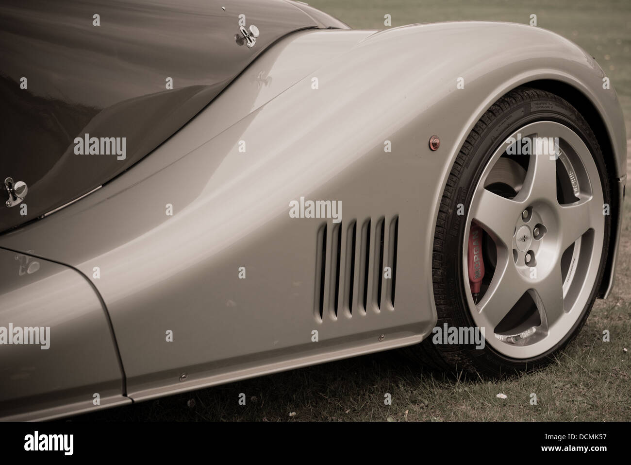Wheel arch hi-res stock photography and images - Alamy