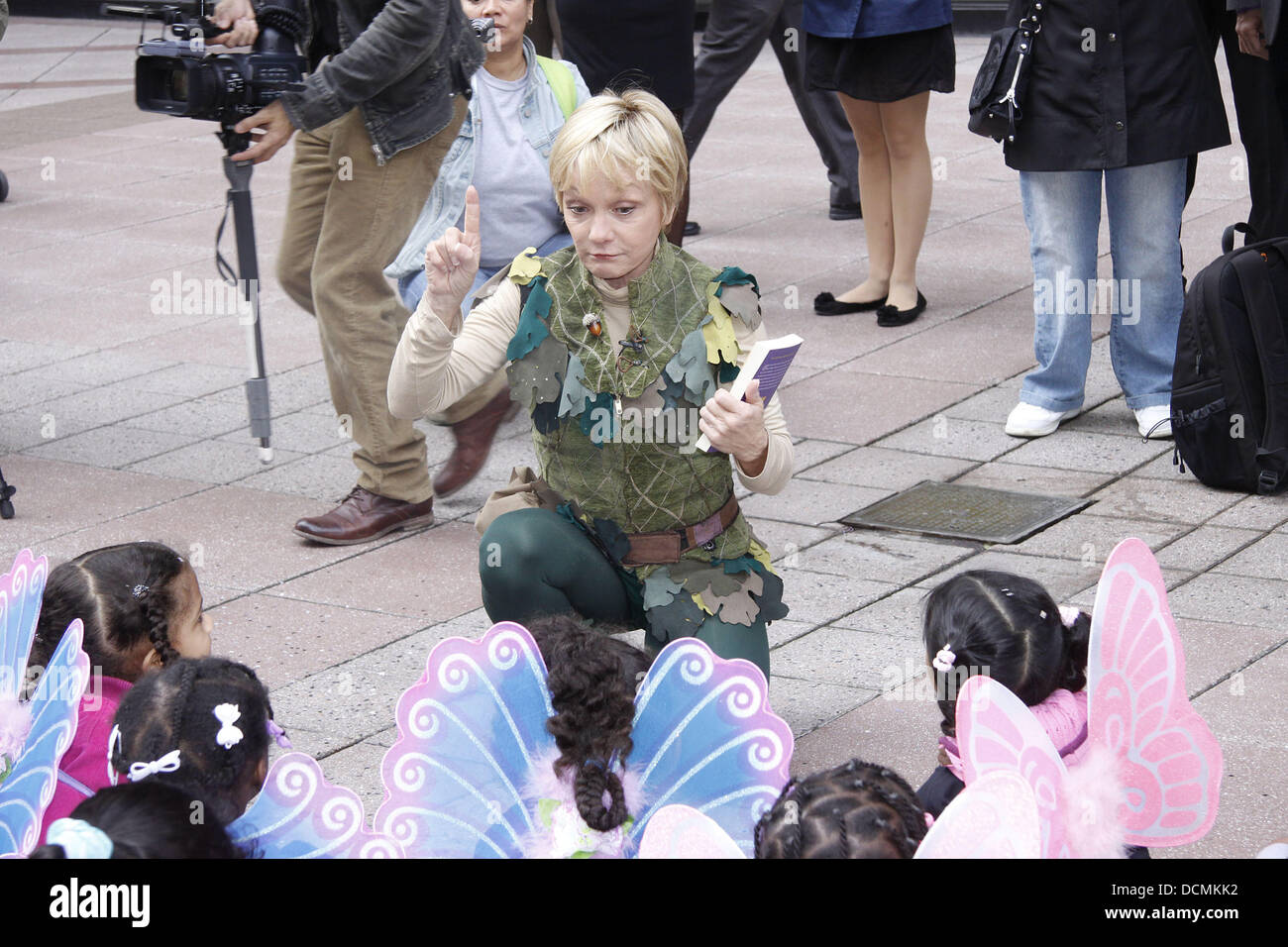 Peter pan costume hi-res stock photography and images - Alamy