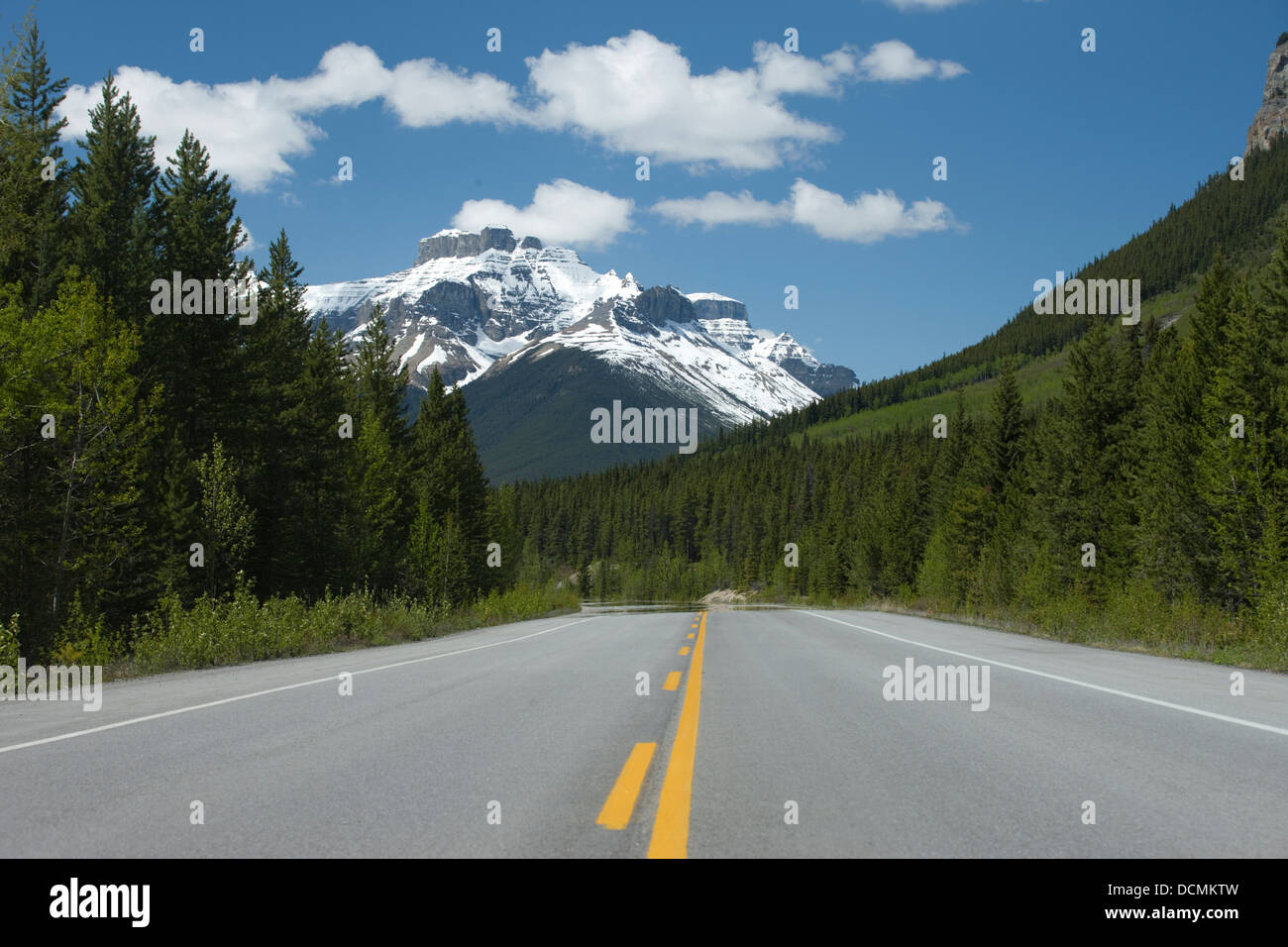 Highway banff national park hi-res stock photography and images - Alamy