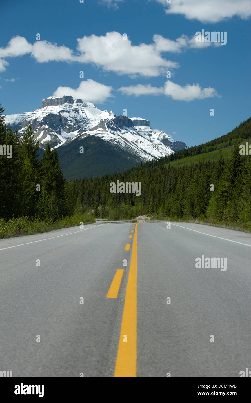 ICEFIELDS PARKWAY BANFF JASPER NATIONAL PARK ALBERTA CANADA Stock Photo ...