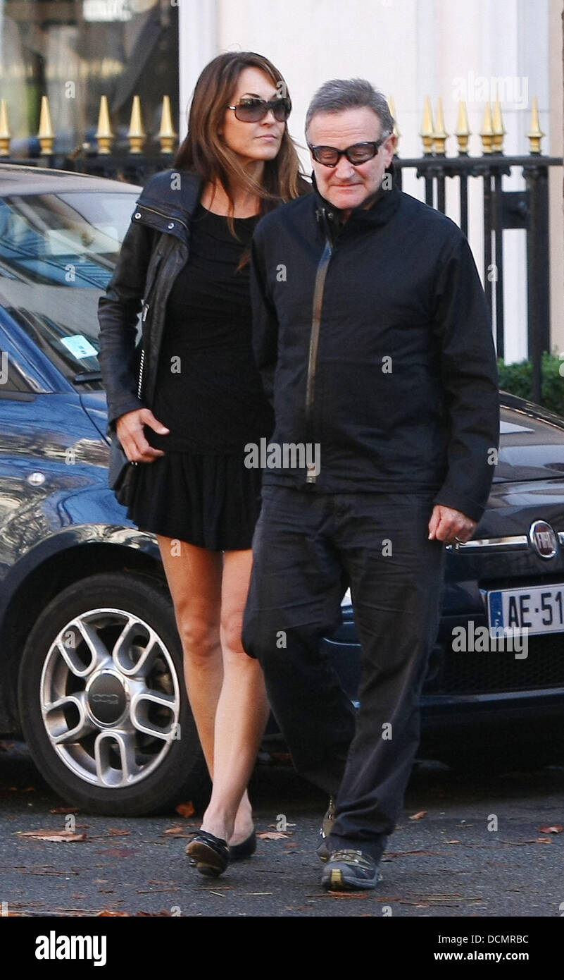 Newlyweds Robin Williams and his wife Susan Schneider enjoy a romantic ...