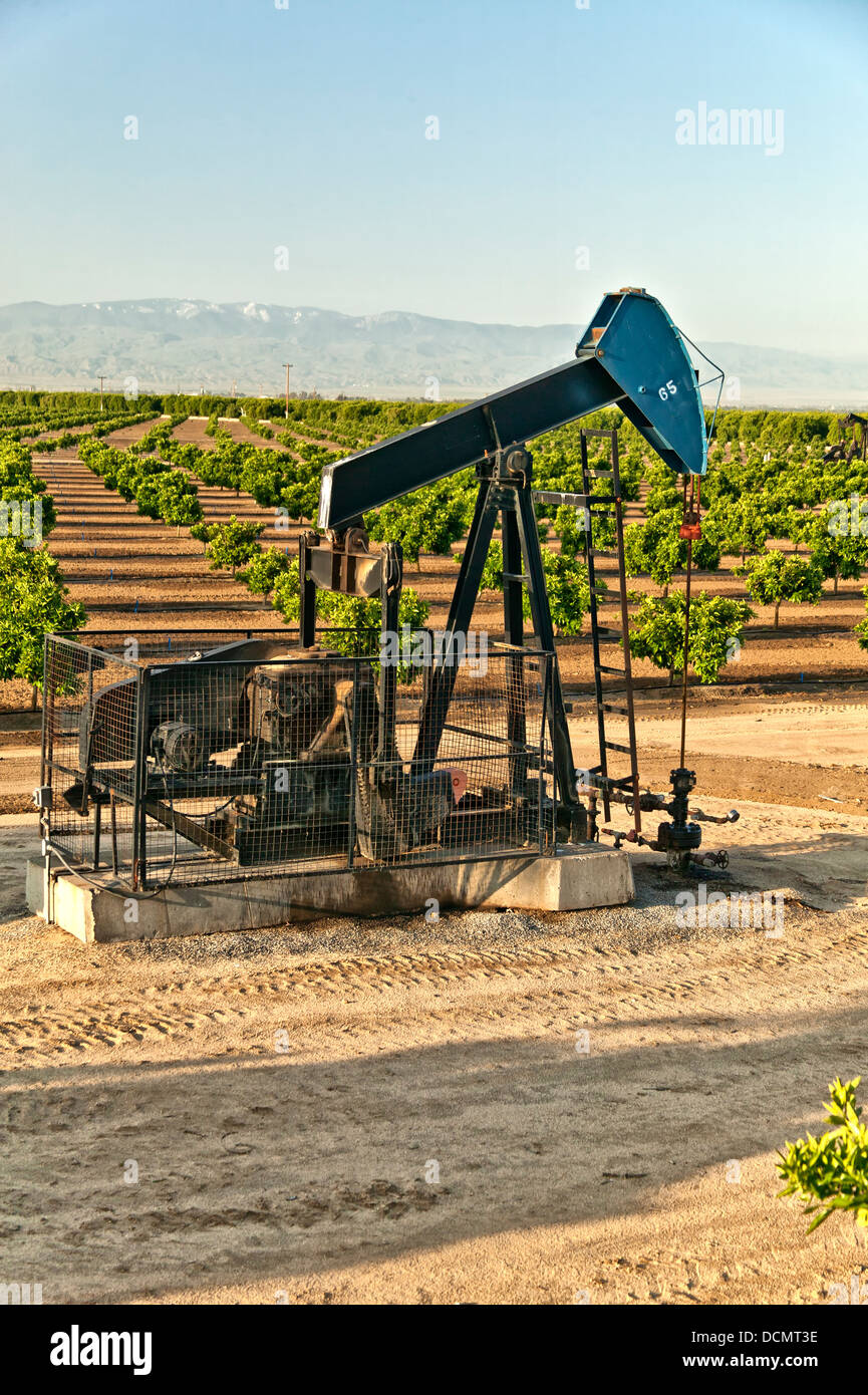 Donkey pumps hi-res stock photography and images - Alamy