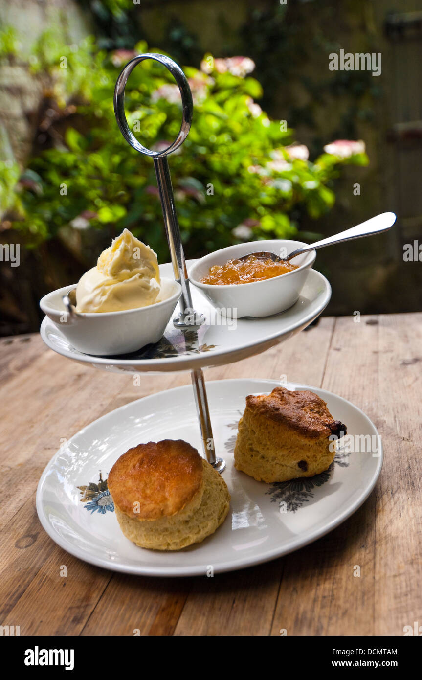 Traditional british cakes hi-res stock photography and images - Alamy