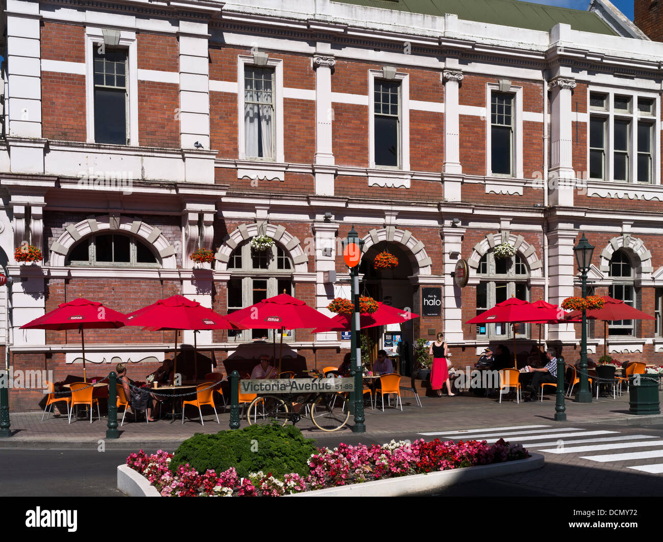 dh Victoria Avenue city cafe WANGANUI NEW ZEALAND People alfresco ...