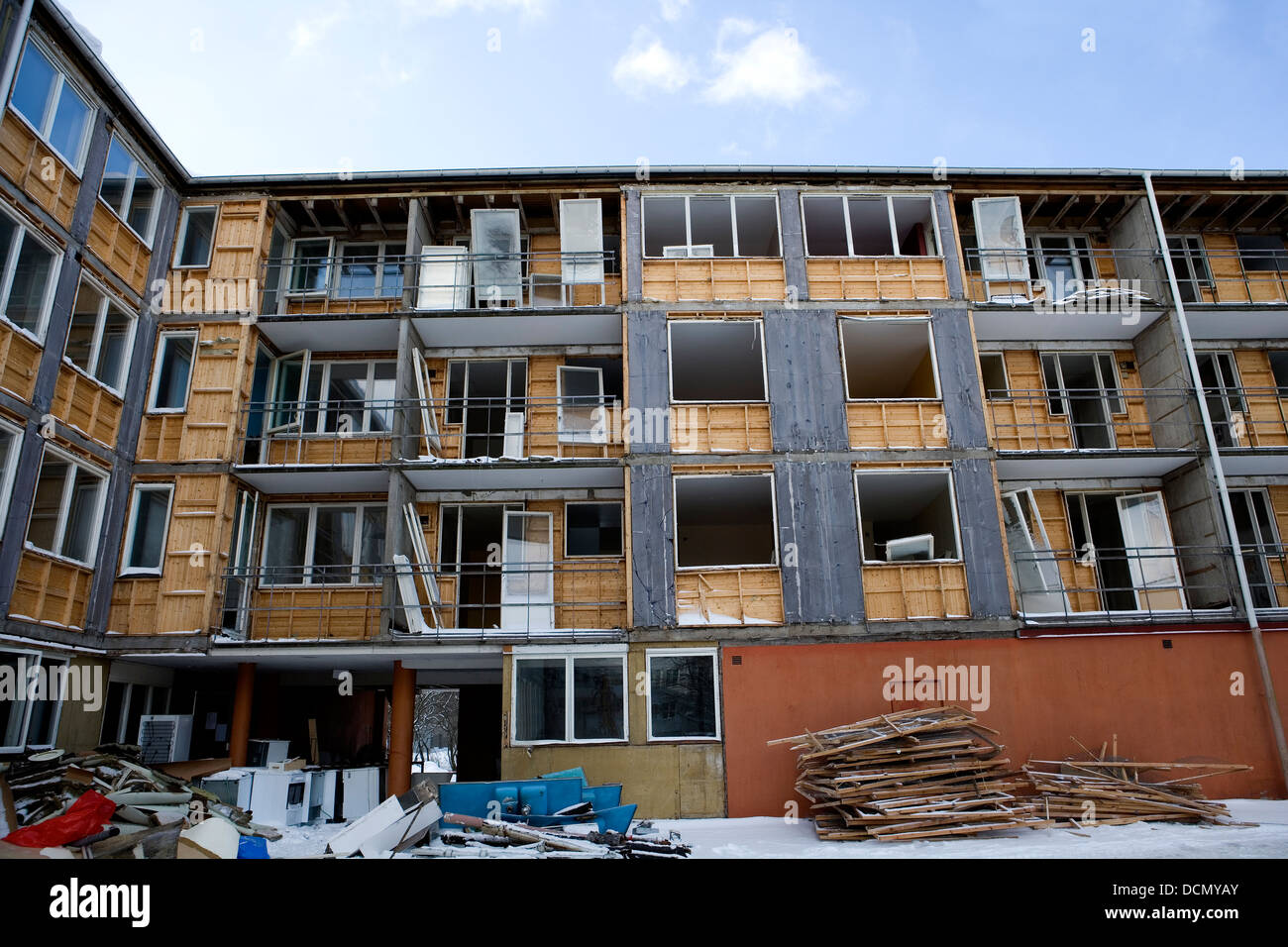Earthquake damaged apartment building hi-res stock photography and ...