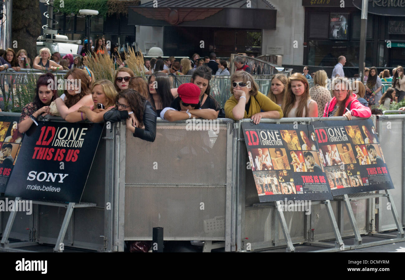 One direction fans hi-res stock photography and images - Alamy