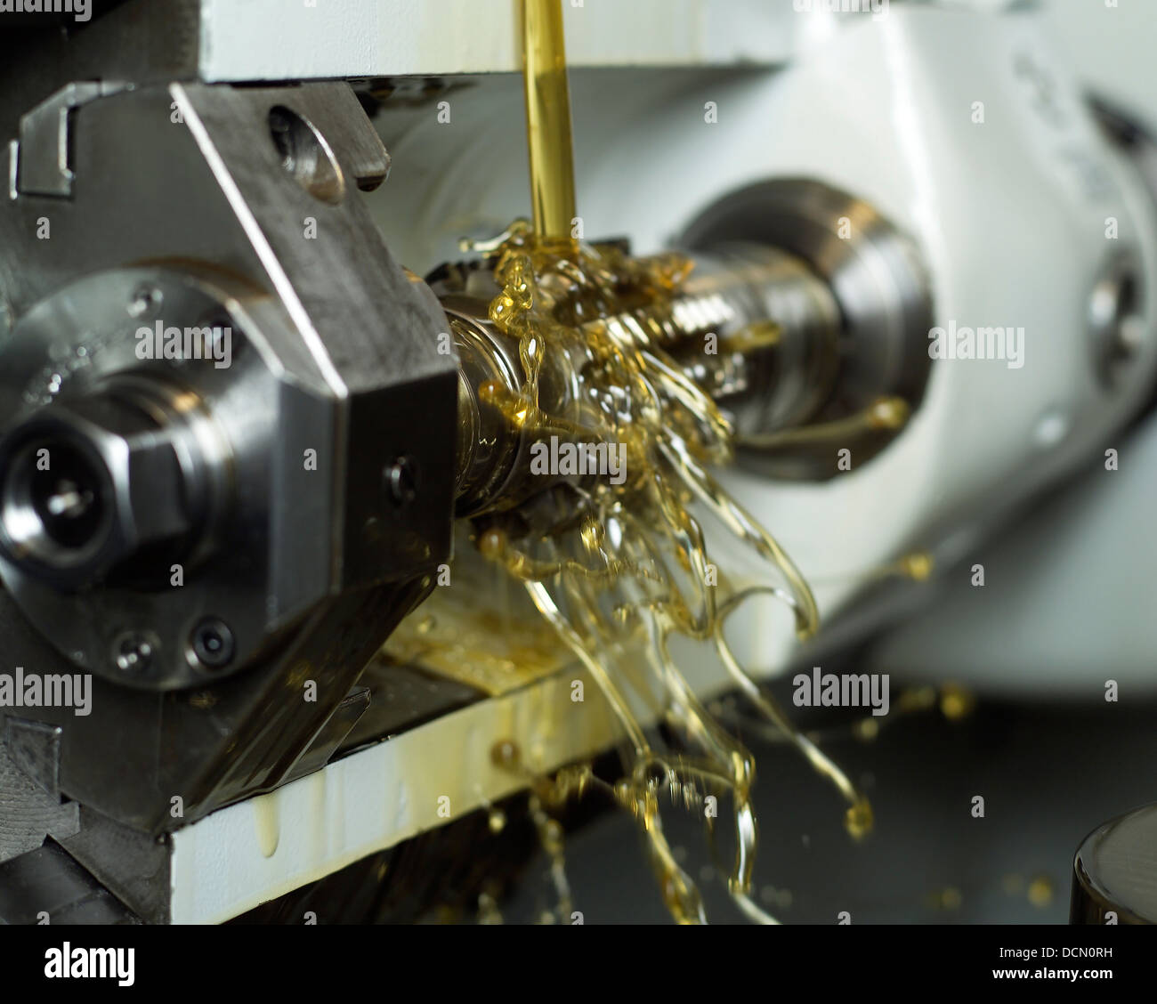Wire bonding machine close up hi-res stock photography and images - Alamy