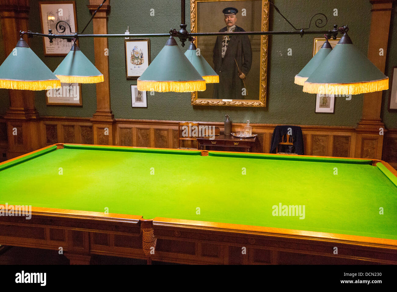 Snooker table hi-res stock photography and images - Alamy