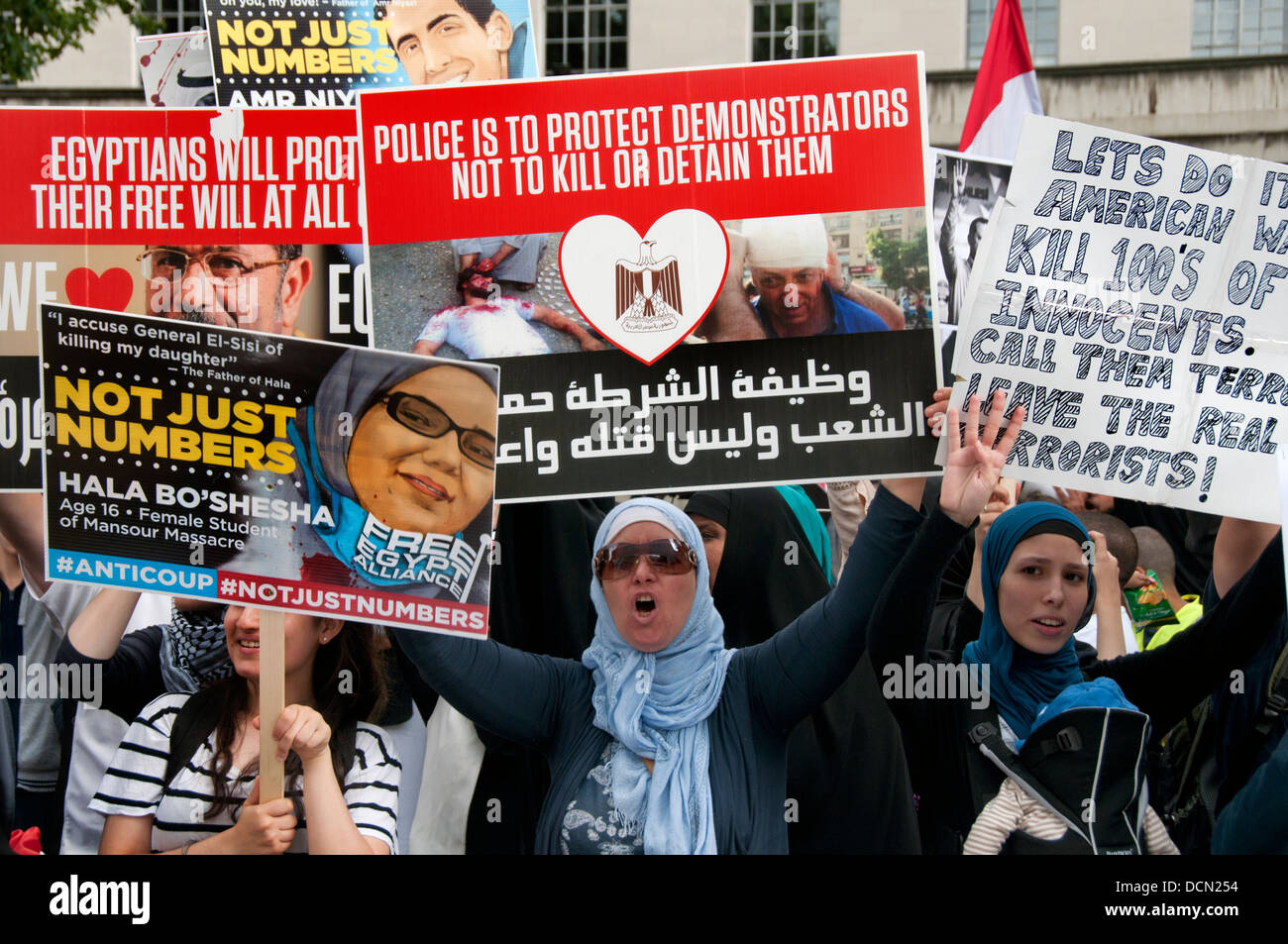 Egyptian Brotherhood and supporters of Morsi protest in London against ...