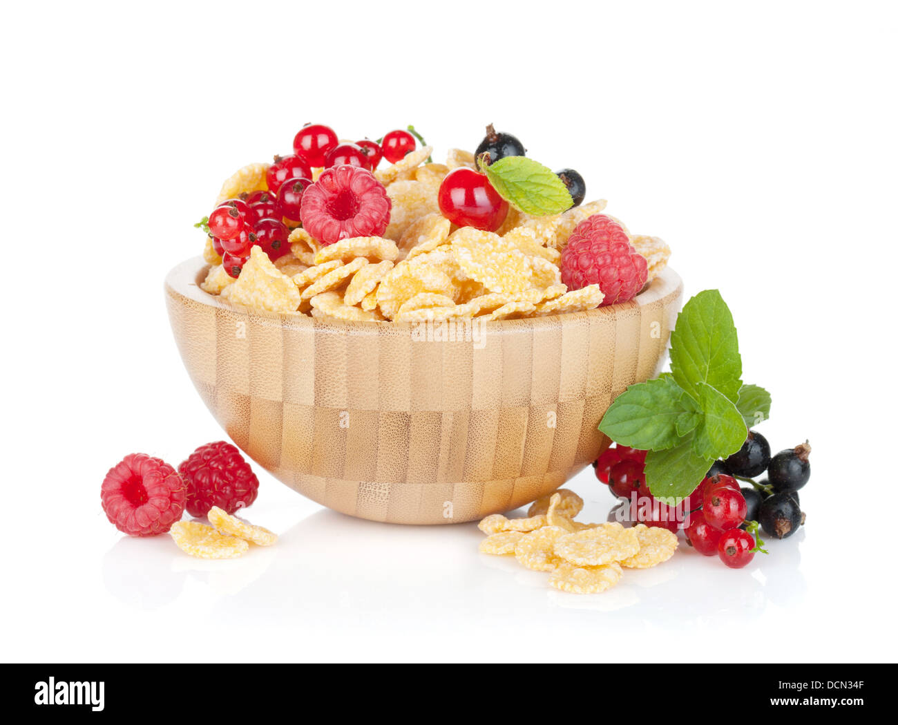 Fresh corn flakes with berries in bowl. Isolated on white background ...