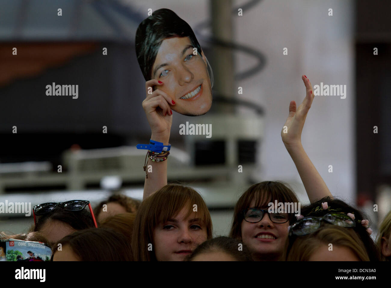 Simon cowell mask hi-res stock photography and images - Alamy