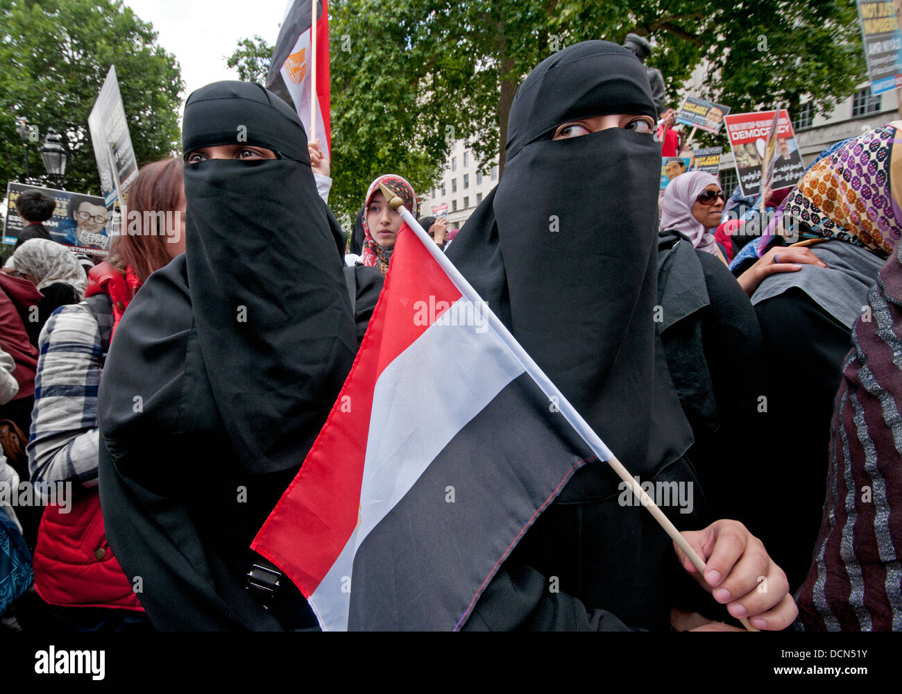 Egyptian Brotherhood and supporters of Morsi protest in London against ...