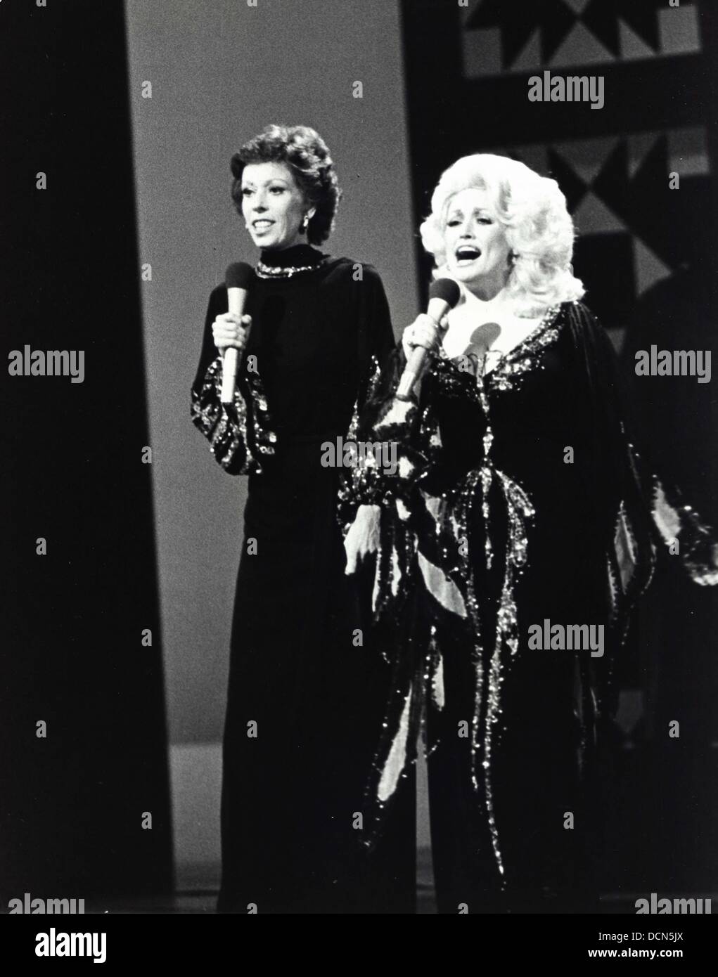 DOLLY PARTON with Carol Burnett.(Credit Image: © Nancy Barr/Globe ...