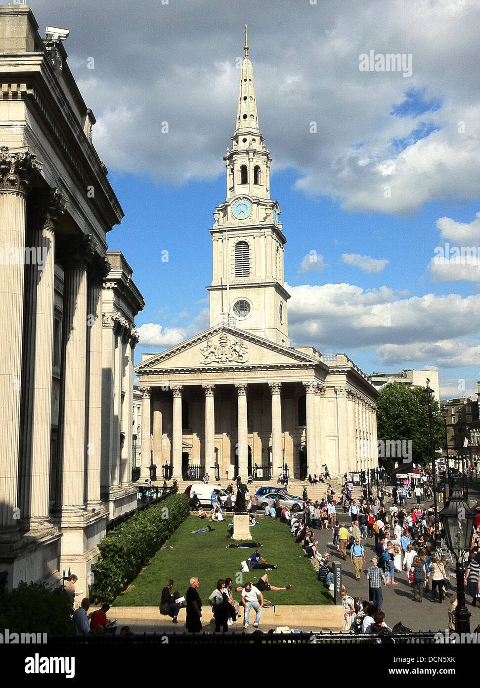 St martins church london hi-res stock photography and images - Alamy