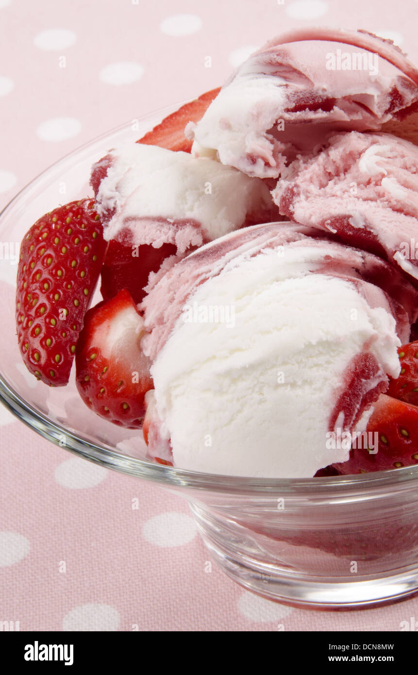 strawberry and vanilla ice cream Stock Photo - Alamy