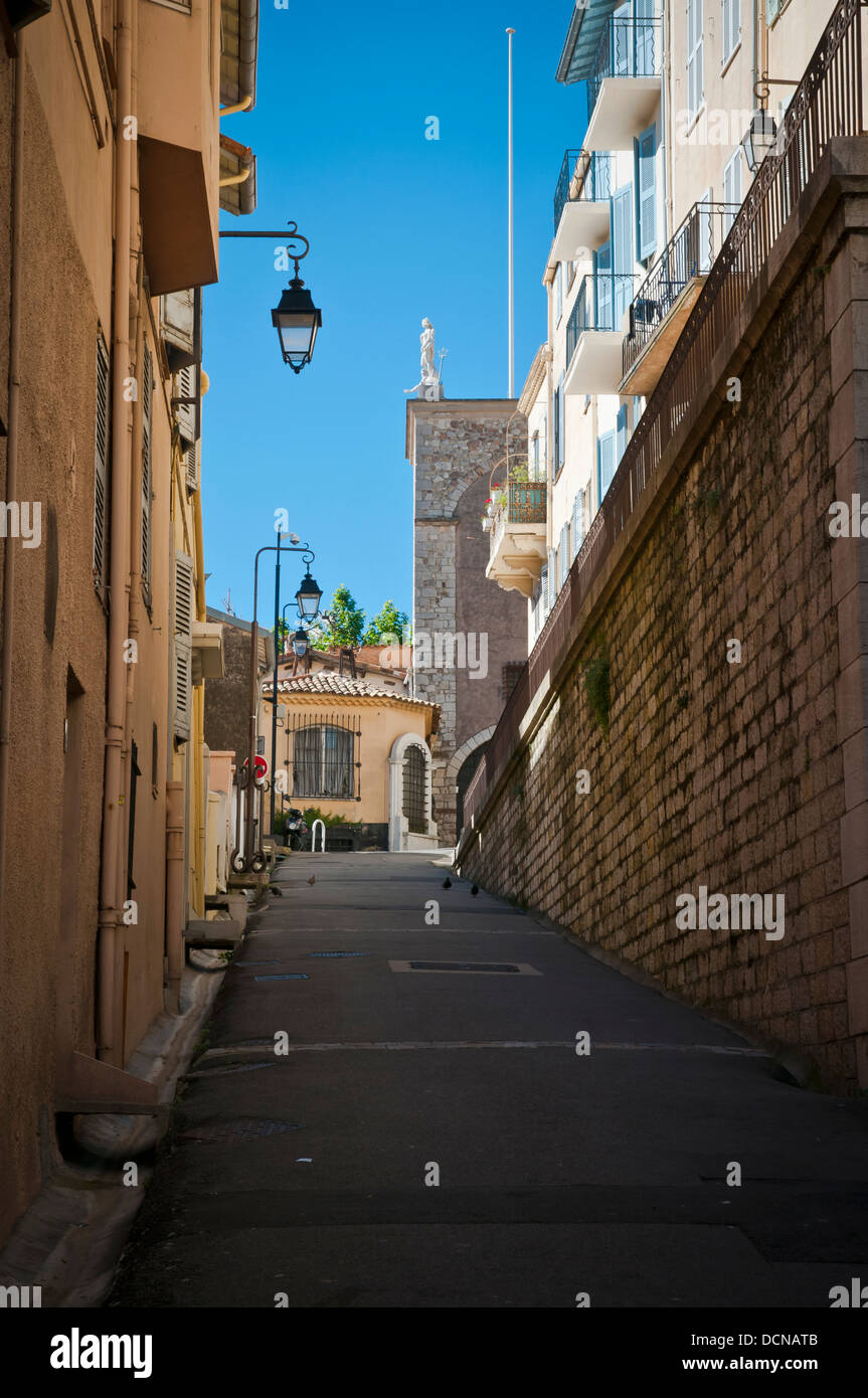 French alleyway hi-res stock photography and images - Alamy