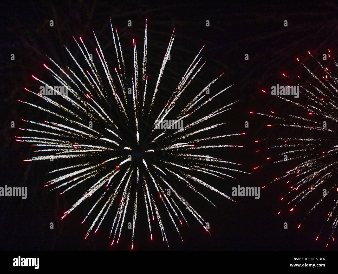 Burst of fireworks hi-res stock photography and images - Alamy