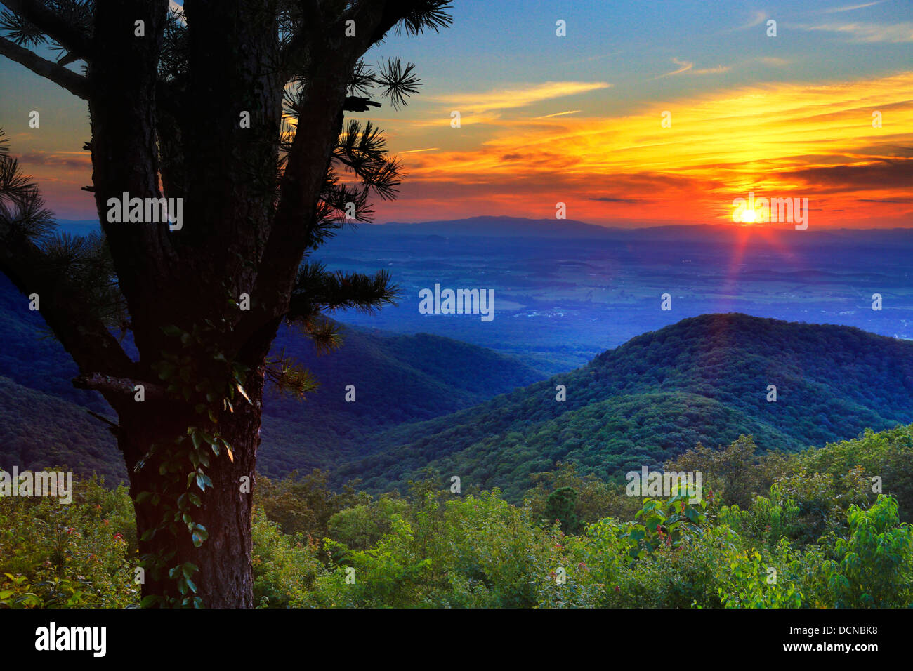 Mountains sunset virginia hi-res stock photography and images - Alamy