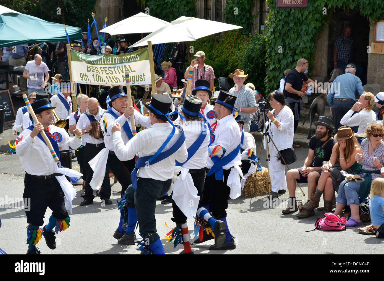 Morris dancing hi-res stock photography and images - Alamy