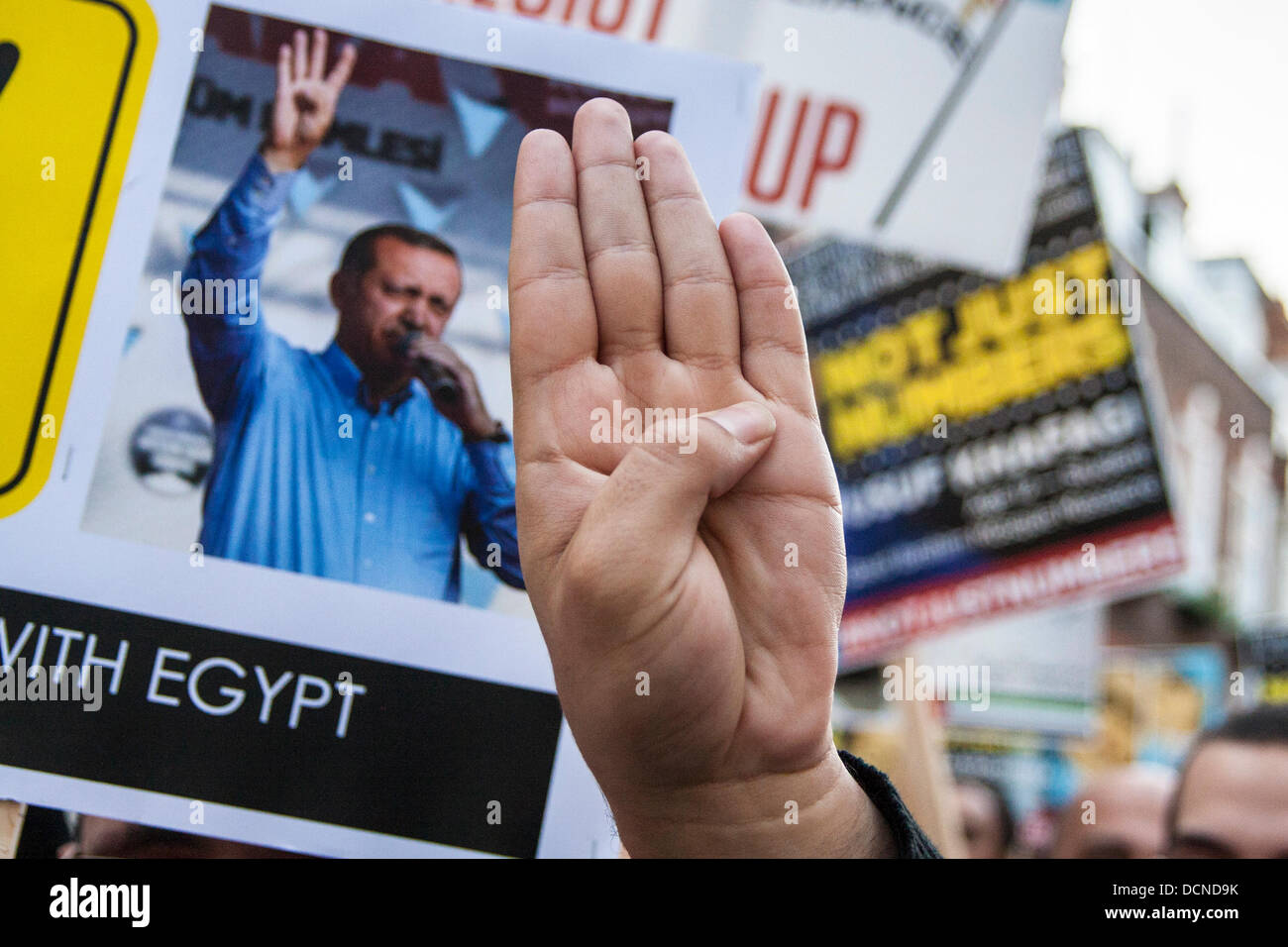 London, 20-08-2013. A demonstrator shows the "Rabia" sign outside the ...