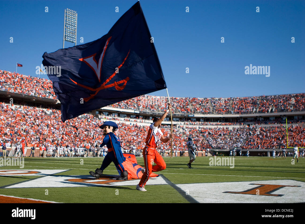 The Virginia Cavaliers defeated the Connecticut Huskies 17-16 at Scott ...