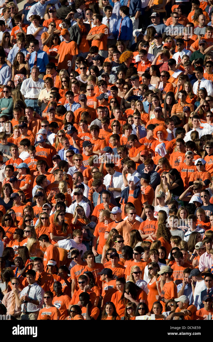 Football fans crowd group hi-res stock photography and images - Alamy
