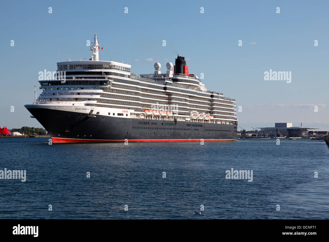Ms queen elizabeth hi-res stock photography and images - Alamy