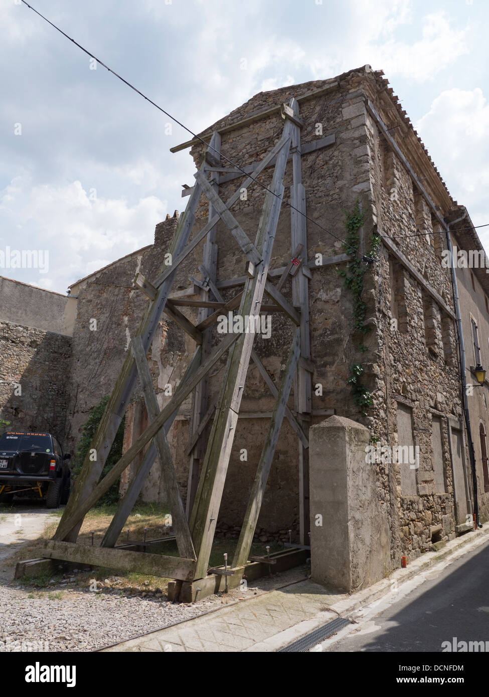 Old support wall hi-res stock photography and images - Alamy