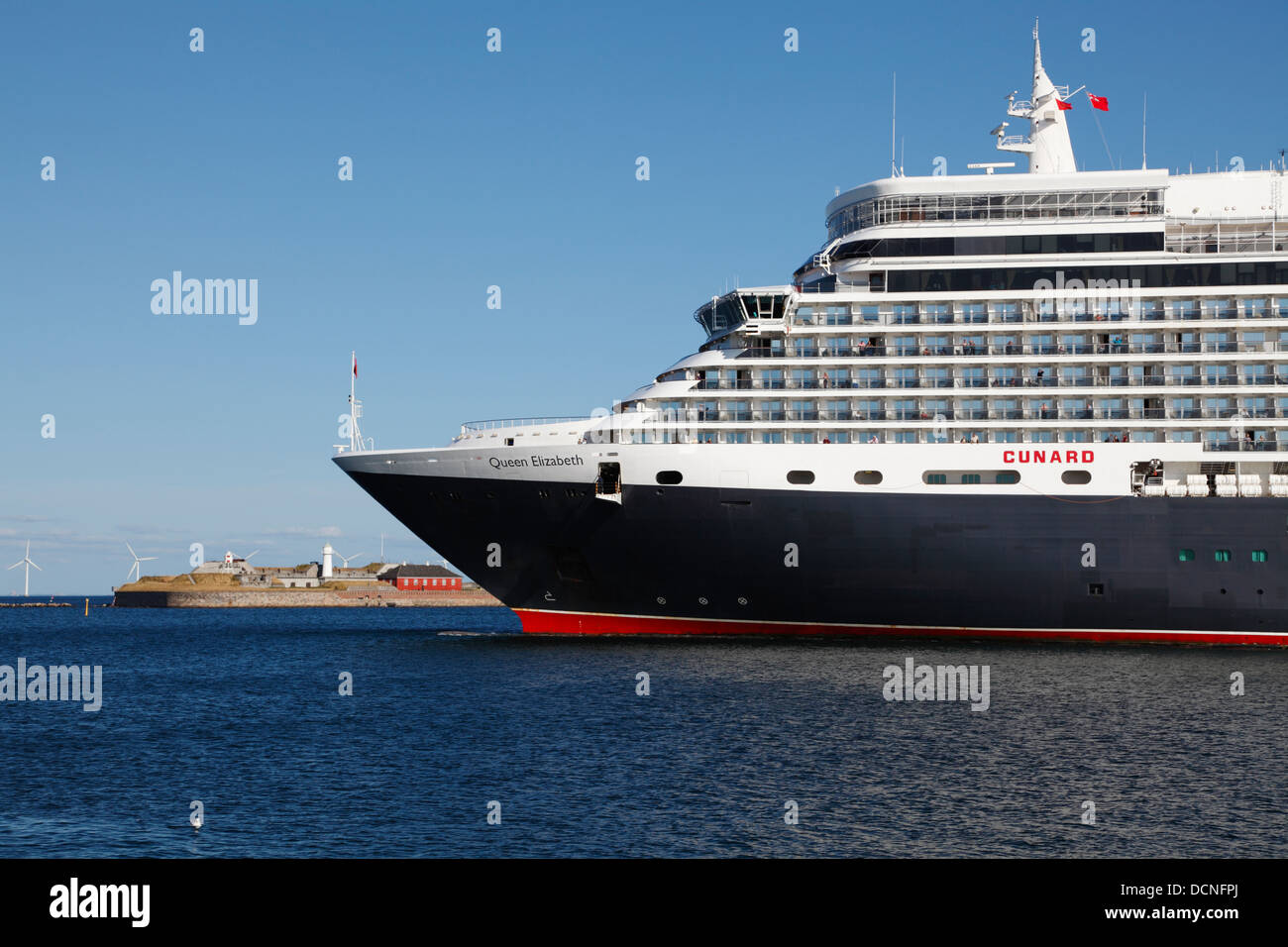 Queen elizabeth cruise ship hi-res stock photography and images - Alamy