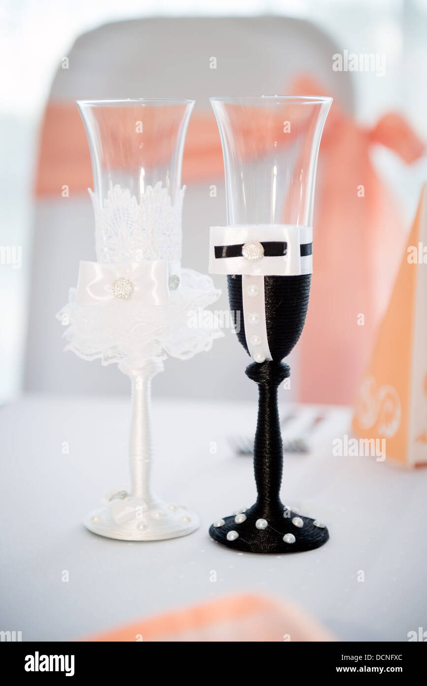 Bride and groom flowers table hi-res stock photography and images - Alamy