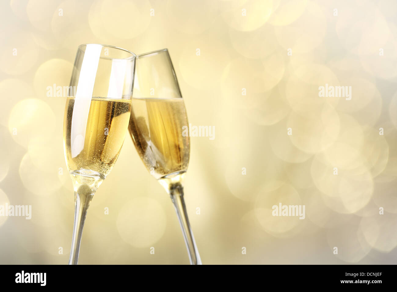 Luxury sparkling wine flutes hi-res stock photography and images - Alamy