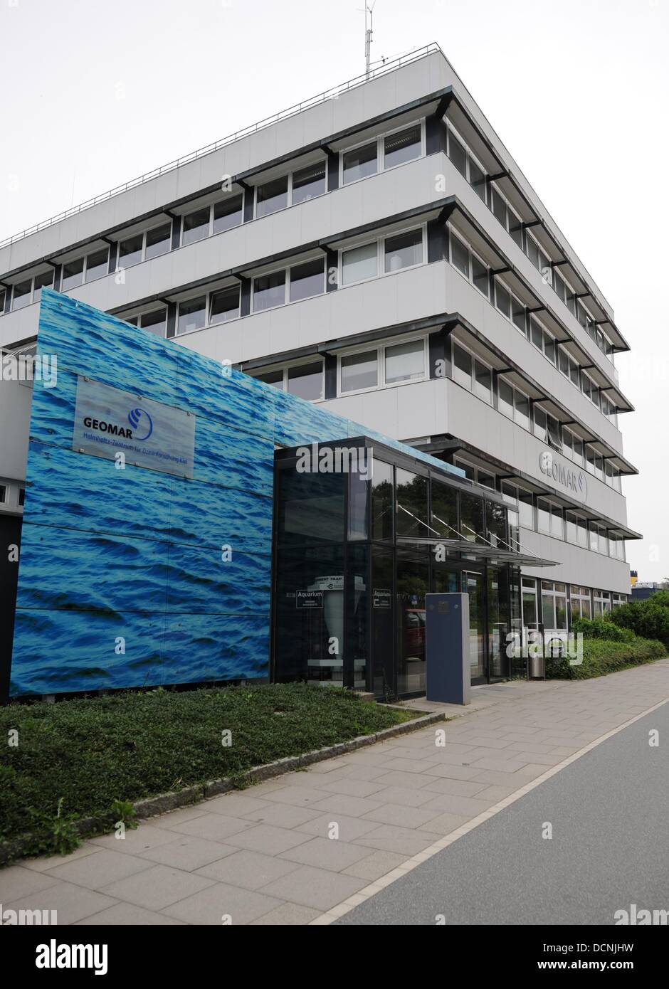 Helmholtz centre hi-res stock photography and images - Alamy