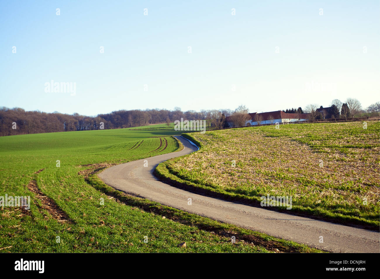 road to farm house Stock Photo - Alamy