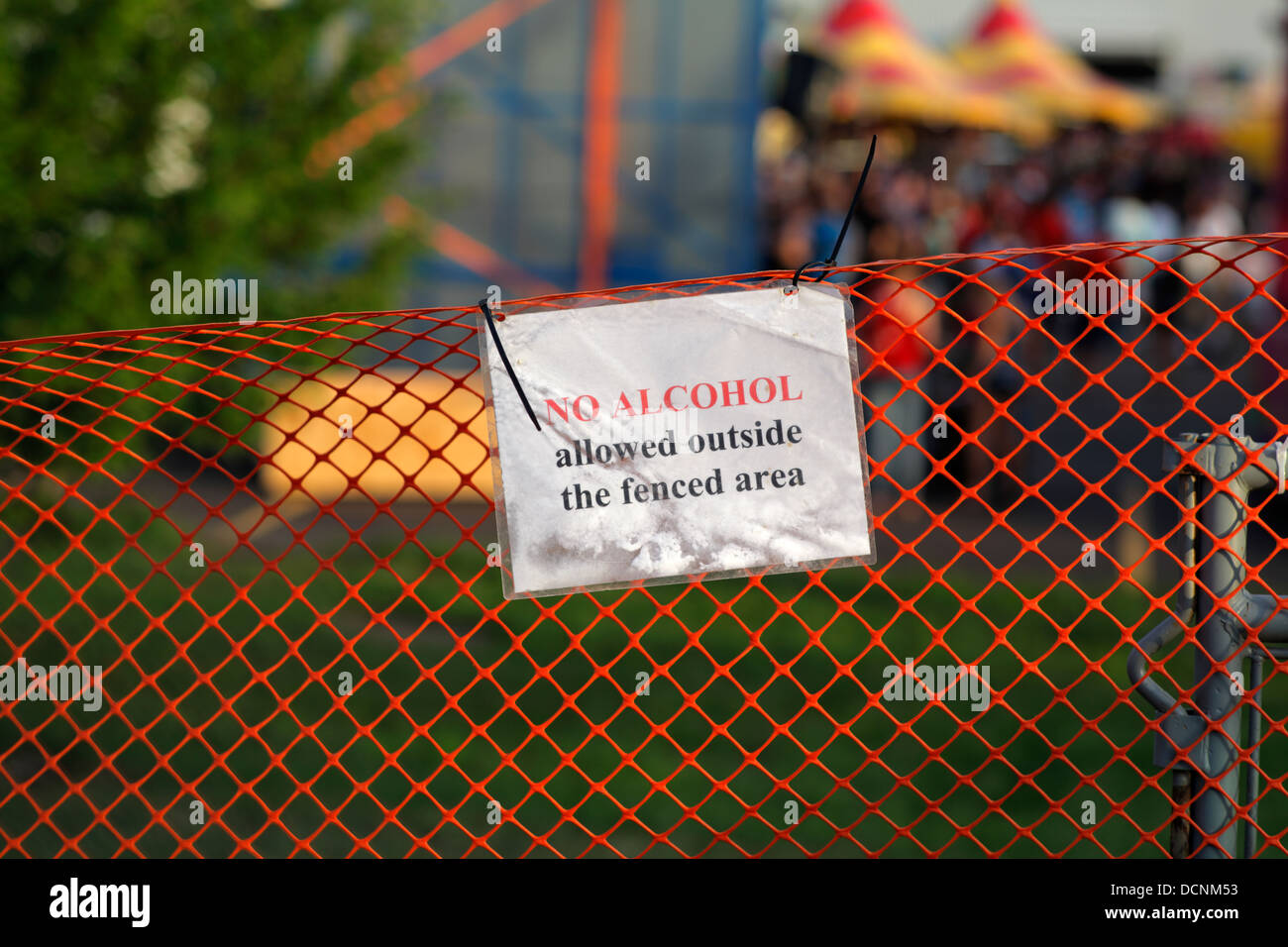 Sign: No alcohol allowed outside the fenced area Stock Photo - Alamy