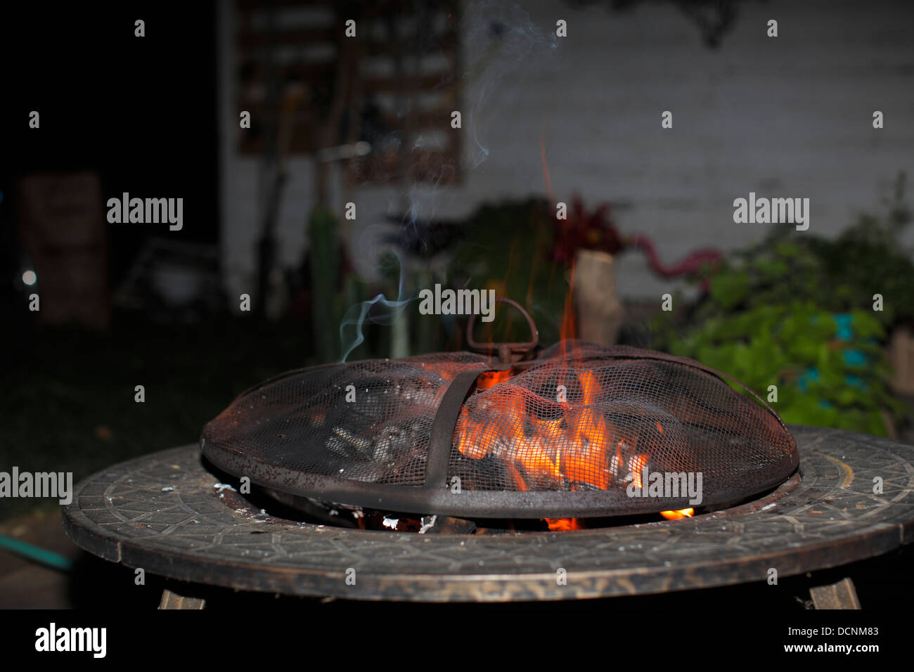 Yard fire pit hi-res stock photography and images - Alamy