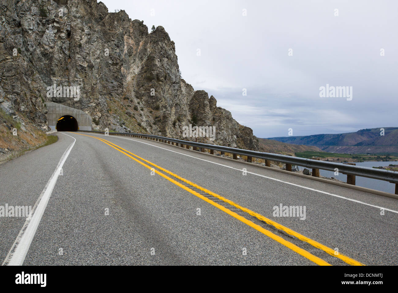2 lane tunnel hi-res stock photography and images - Alamy