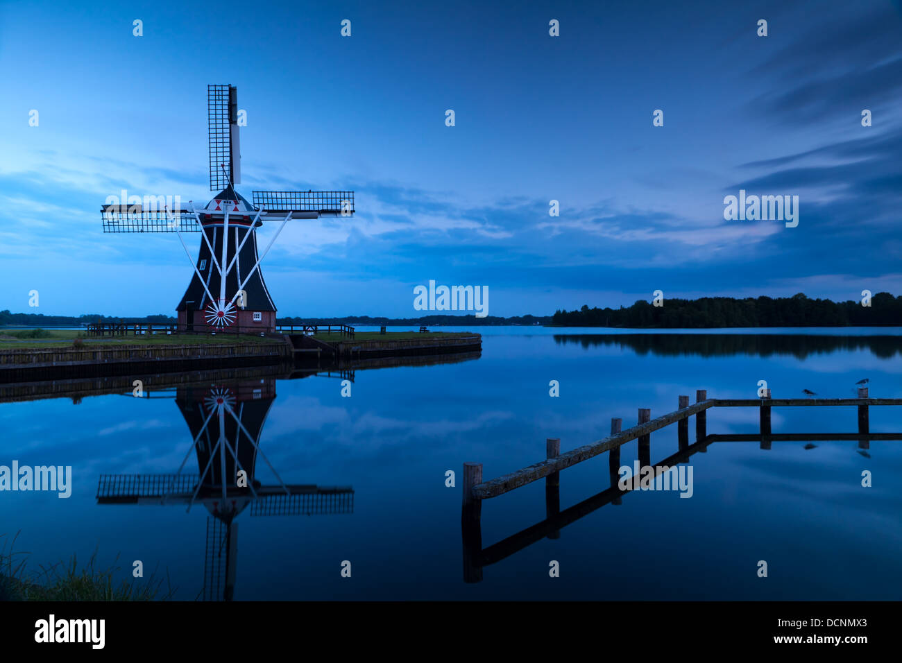 Pond windmill hi-res stock photography and images - Alamy