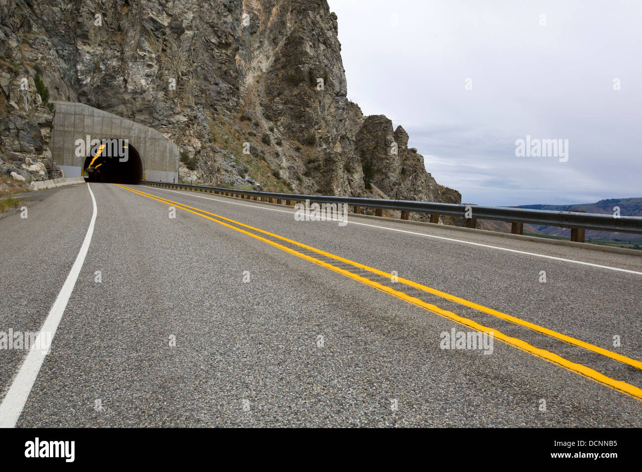 2 lane tunnel hi-res stock photography and images - Alamy