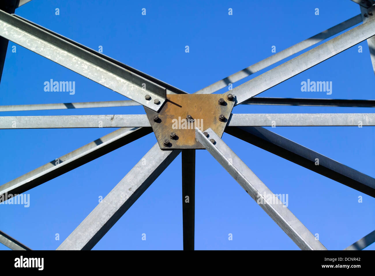 Metal angle beams hi-res stock photography and images - Alamy