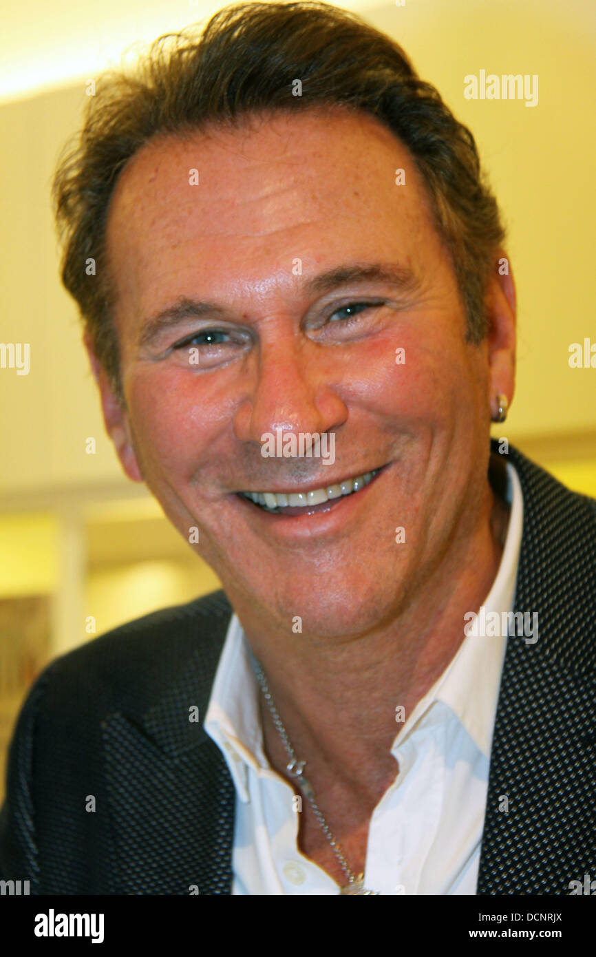 The 100 book hi-res stock photography and images - Alamy