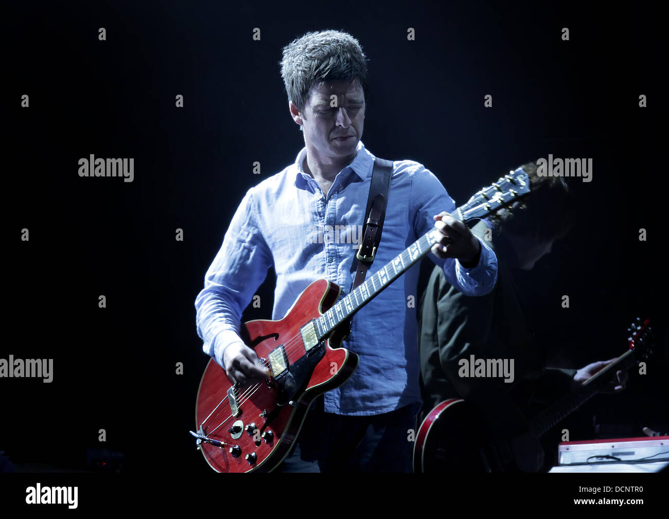 Noel Gallagher Performing With His New Band Noel Gallaghers High 1085