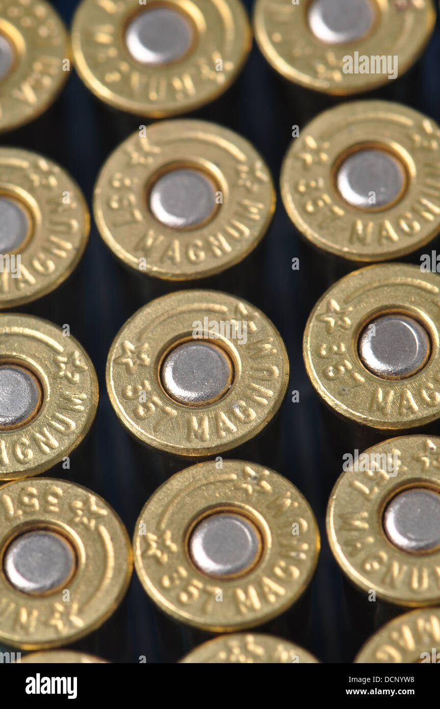 Single yellow brass bullet hi-res stock photography and images - Alamy
