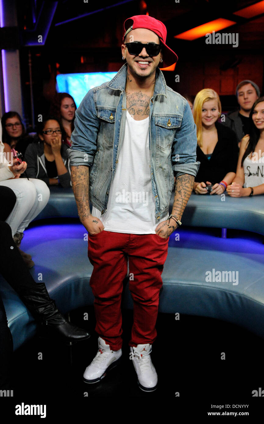 Danny Fernandes appears on Much Music's New.Music.Live promoting his ...